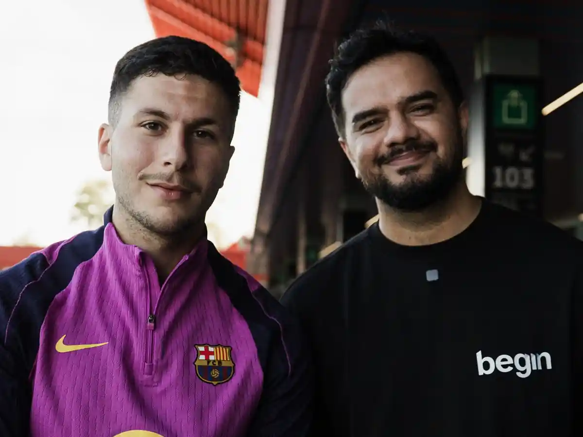Irfan Junejo Becomes First Pakistani to Interview FC Barcelona Players ...
